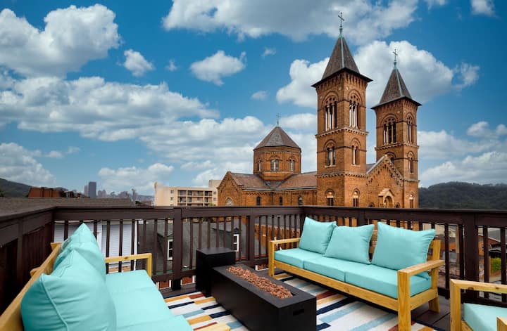 Skyline Roof Deck | Boutique Stay | Pet Friendly - Pittsburgh
