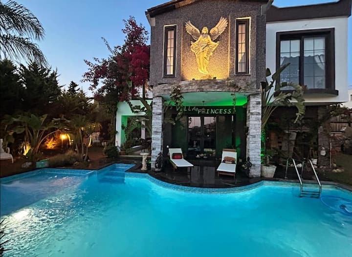 Bodrumda Havuzlu, Bahçeli Villa - Turgutreis
