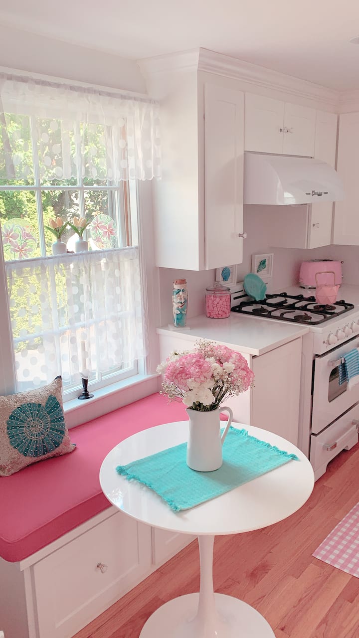 Cozy, Quaint Cape Style Home - Norwood, MA