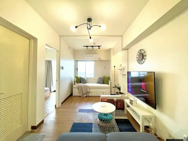 Spacious 2br | Balcony & Overlooking View Near Lrt - Quezon City