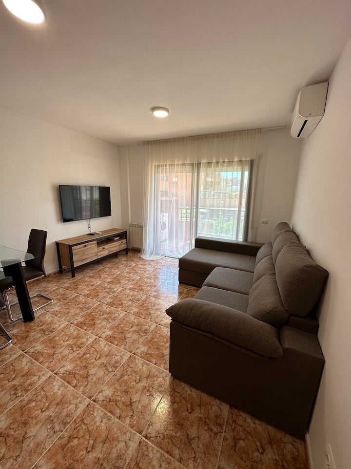 A Bright Spacious Flat For A Family. - Salou