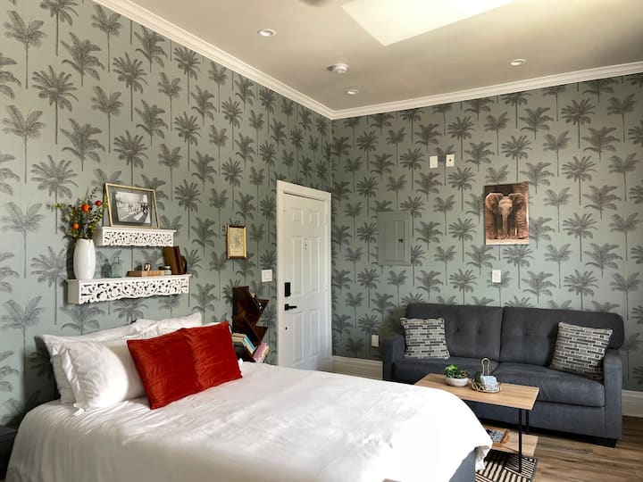 Palm Studio, + Rower. Near Fortsam, Pearl. Monthly - San Antonio