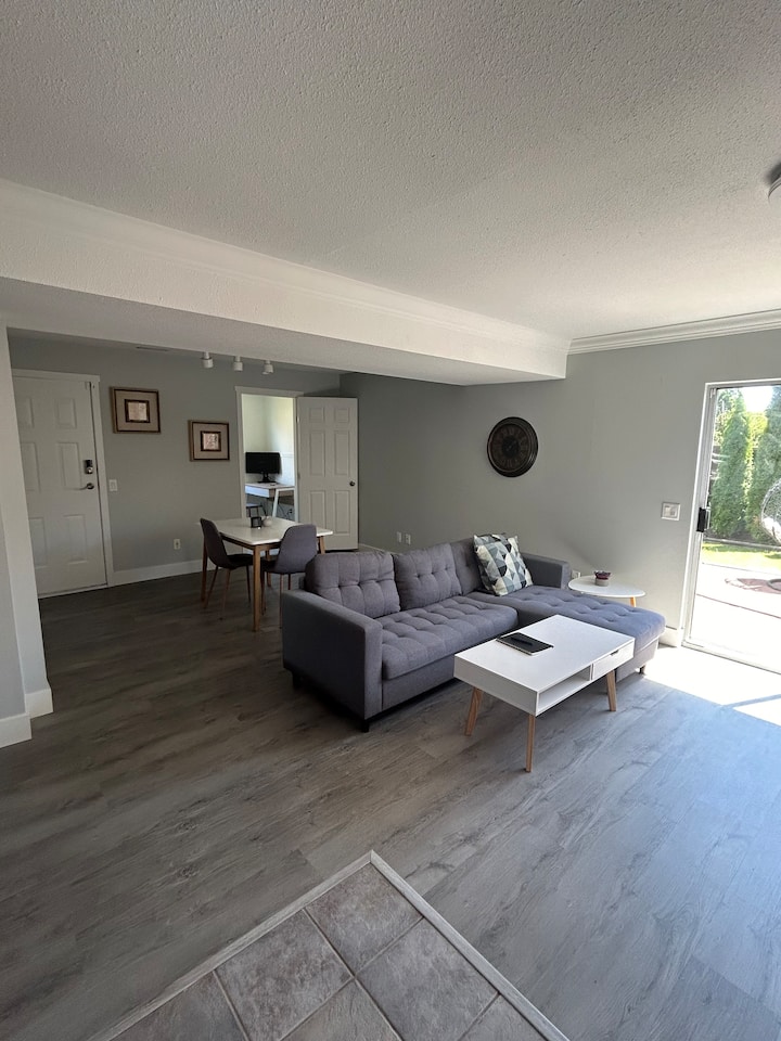 Private 1-bedroom Home With Dedicated Office - Port Coquitlam