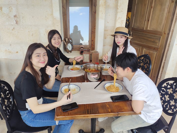 Library Cave House Tolstoy +Turkish Breakfast - Cappadocia