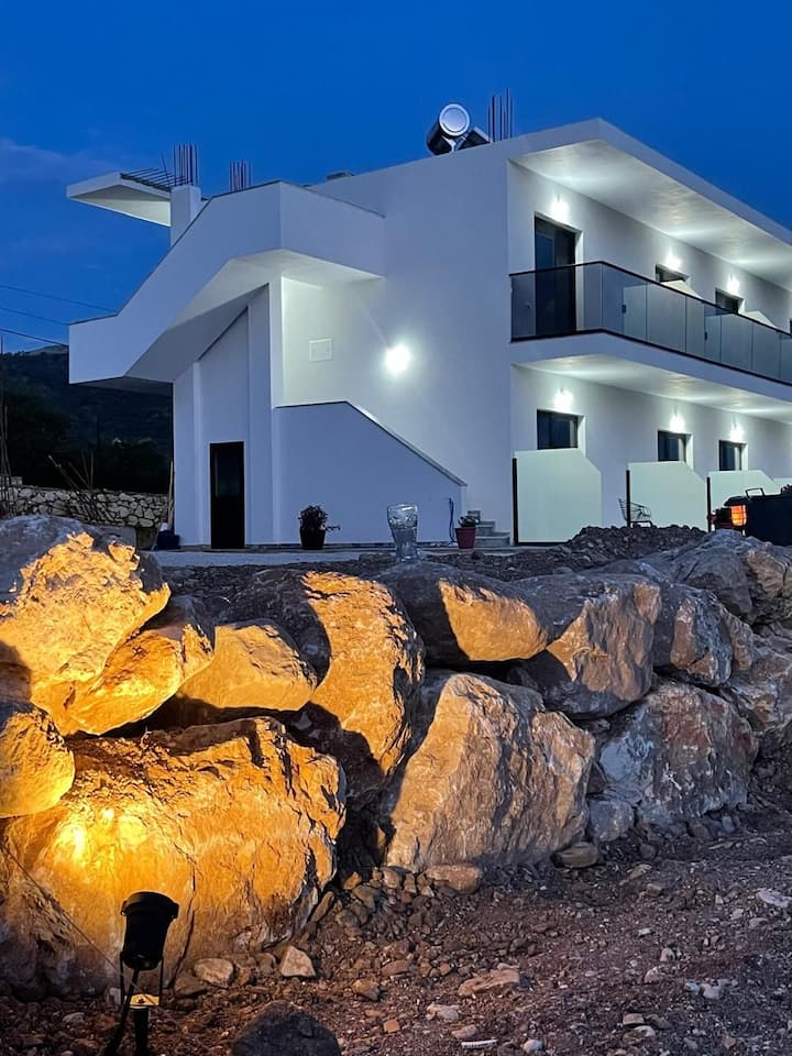 Alena  Getaway - Himarë