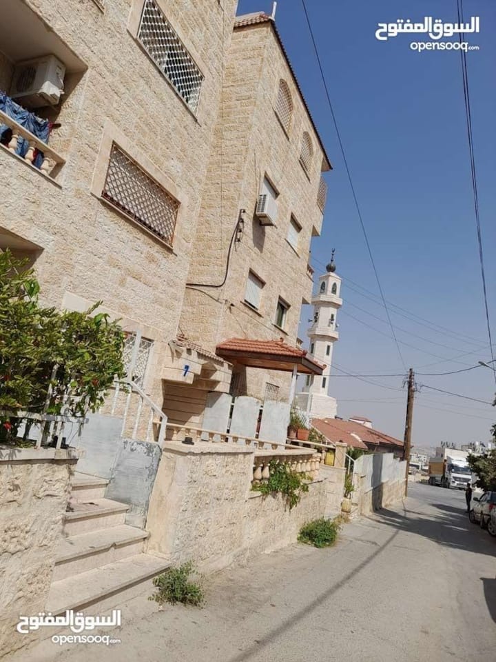 شقه مفروشه كبيره خلف عريفه مول - Amman