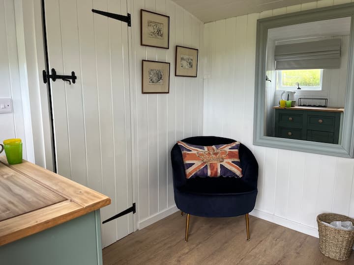 Windmill View Shepherds Hut 2 (Pet Friendly) - South Downs