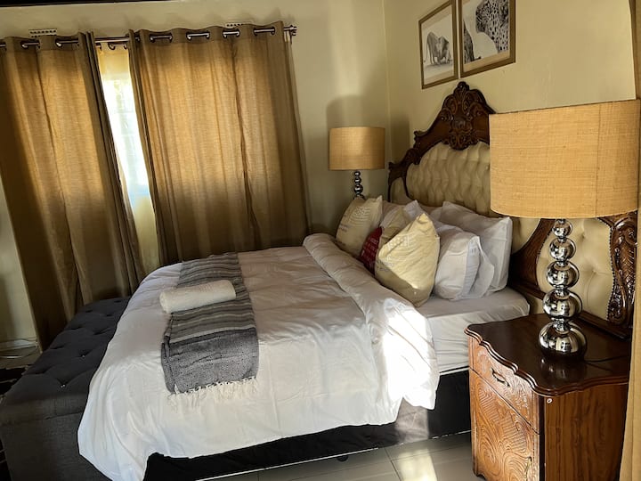 Furnished Bedroom In Sandton - Sandton