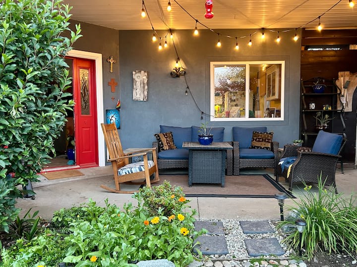 Quiet Room In Garden Suite With Patio View - Abbotsford