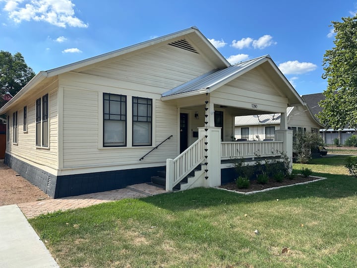 Live Like A Local In Nb! - New Braunfels, TX