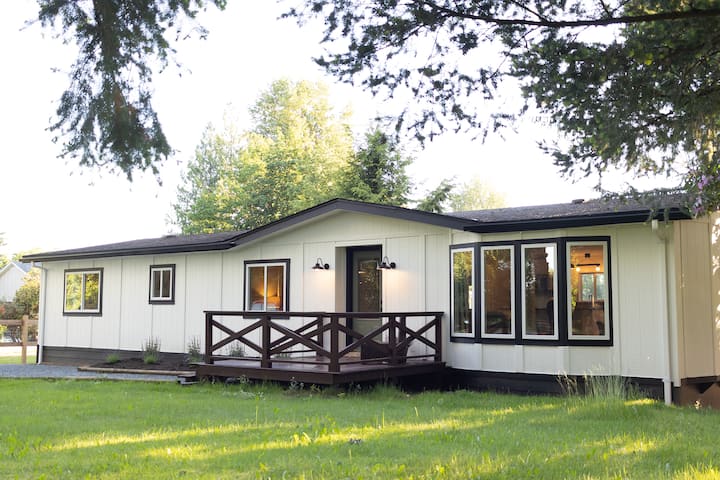 Floralies Coach House - Aldergrove