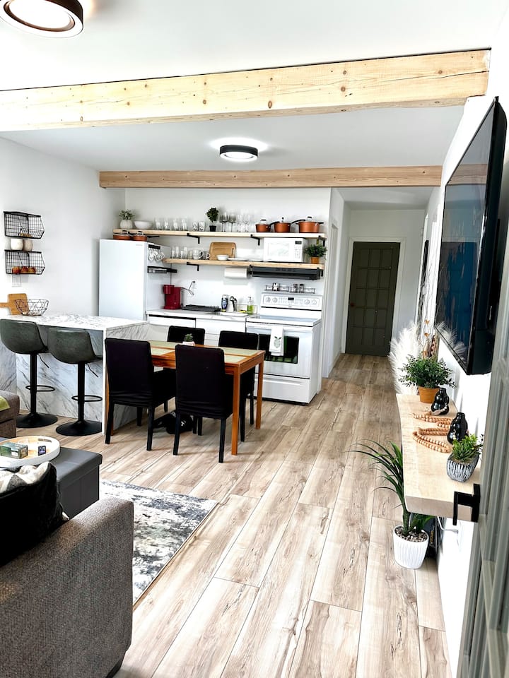 Bright And Charming Hideaway! Near Hospital & Lu! - Thunder Bay