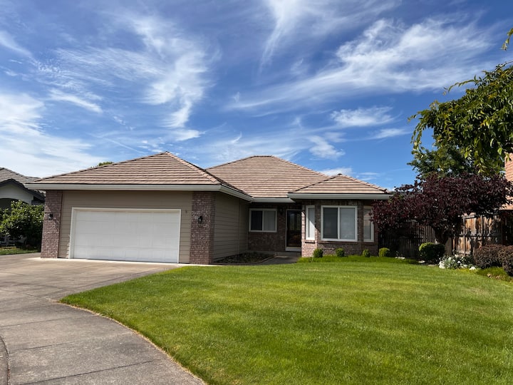 Beautiful Home In East Medford - Medford, OR