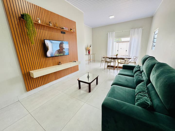 Casa Com 3 Quartos, Wi-fi + Ar Condicionado - Goiânia