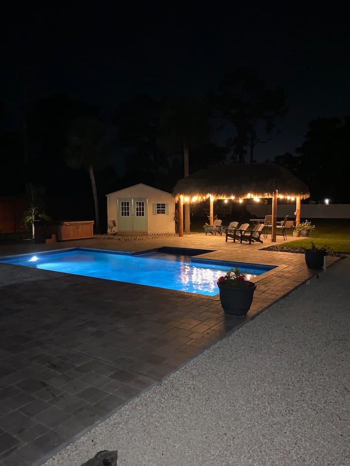 The Tiki Outdoor Oasis - Englewood, FL