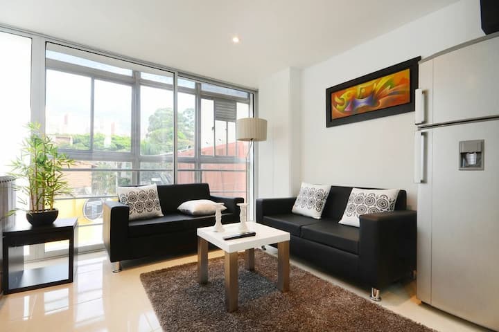 2 Bedroom Lleras Hot Tub Apt 402 - Medellín