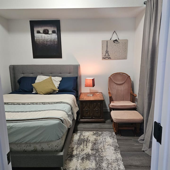 Luxurious, Homey Basement Suite - Saint Albert