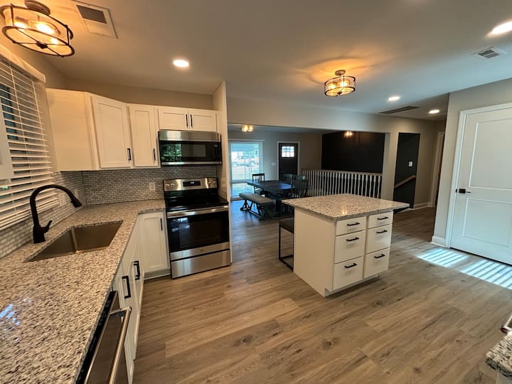 4 Bedroom Home Near South End - Charlotte