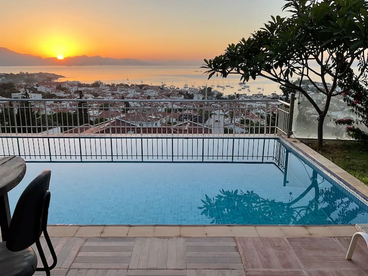 Deniz,şehir Ve Havuz Manzaralı Villa - Datça