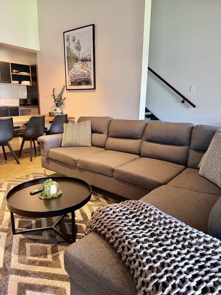 Modern Townhouse Stay~near Bunbury & Shops/wifi - Bunbury