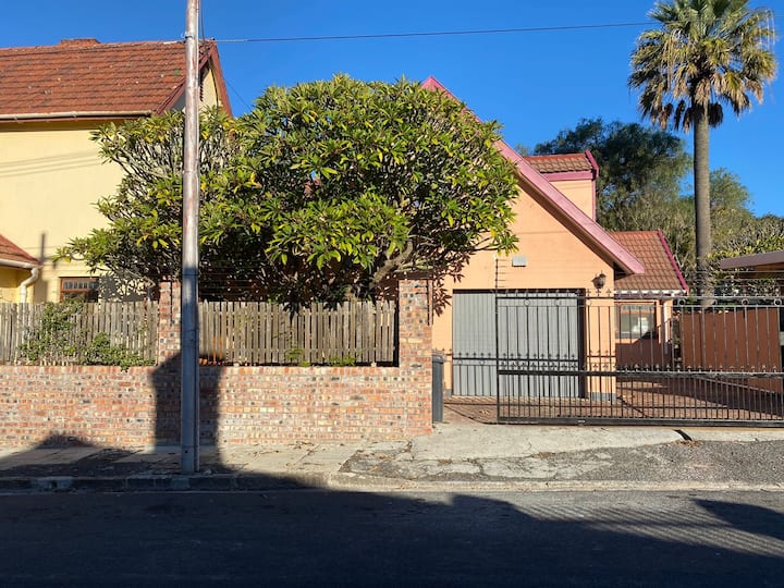 Plumeria Sunshine Apartment - Self Catering - Cape Town