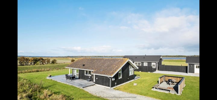 Strandhuset Ved Hals Og Egense - Denmark