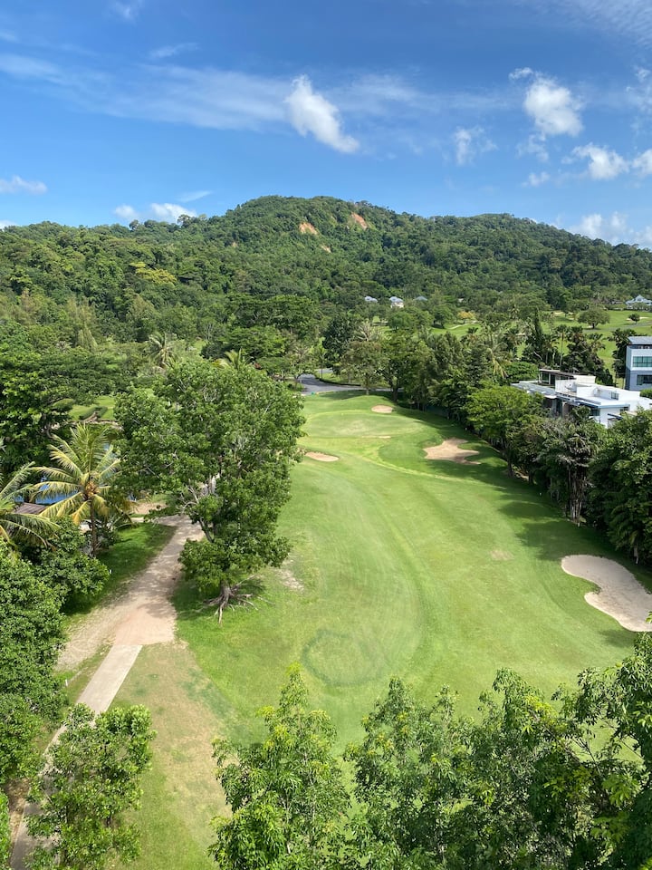 Spacieux Appartement Vue Sur Golf | 100 M2 - Phuket
