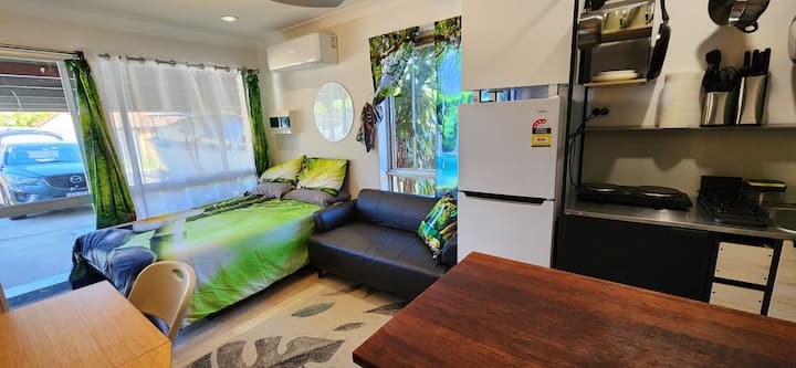 Rainforest Themed Retreat In Springwood - Springwood