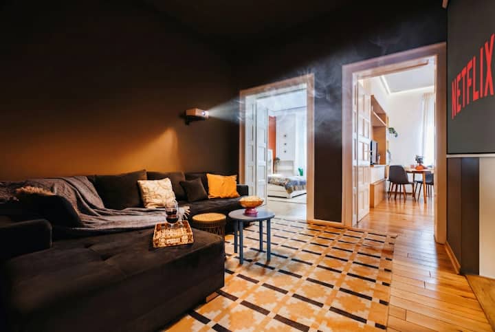 Grand Gallery W/cinema & Balcony | Old Town - Belgrad