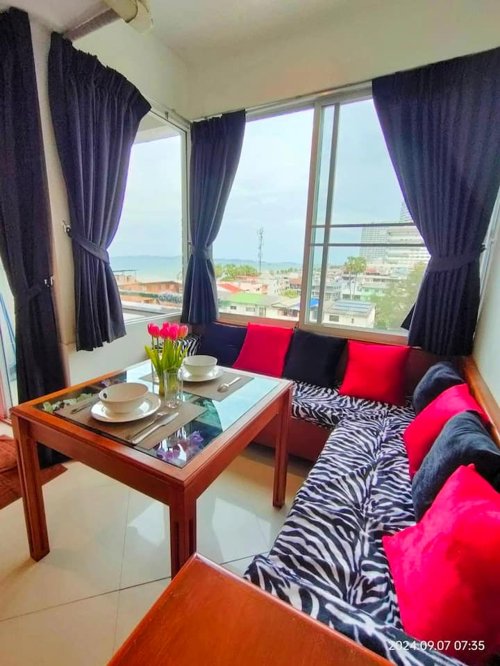 La Dolce Vita, Nightlife, Beach & Sea View - Pattaya City