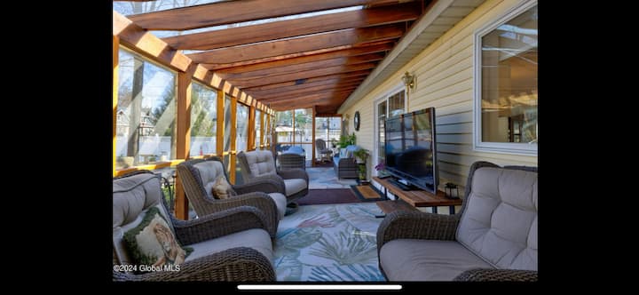 Quick 4 Block Stroll To Track! - Saratoga Springs, NY