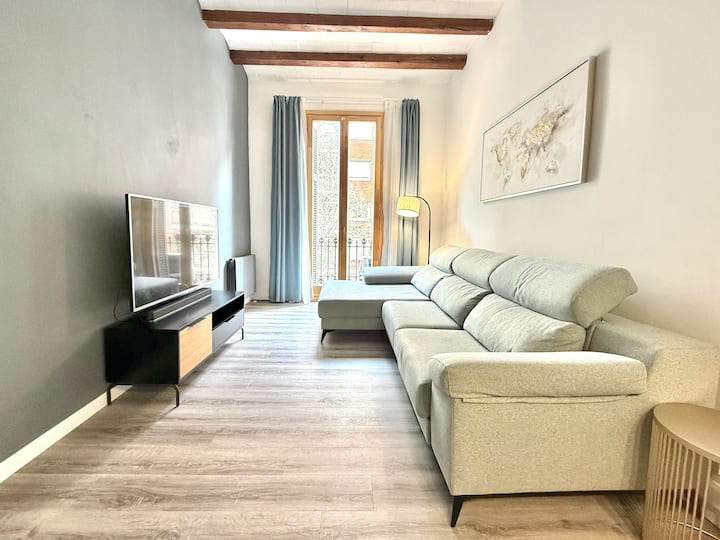 Cozy 2-bedroom Flat On Famous Pedestrian Street - Barcelona