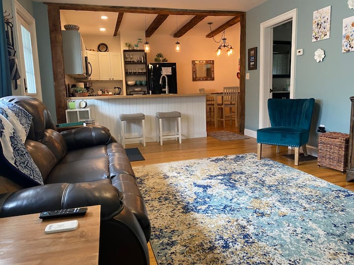 Cozy Place With Outdoor Space - Concord, NH