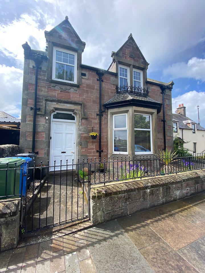 Stanford House, On The River Ness. - Loch Ness