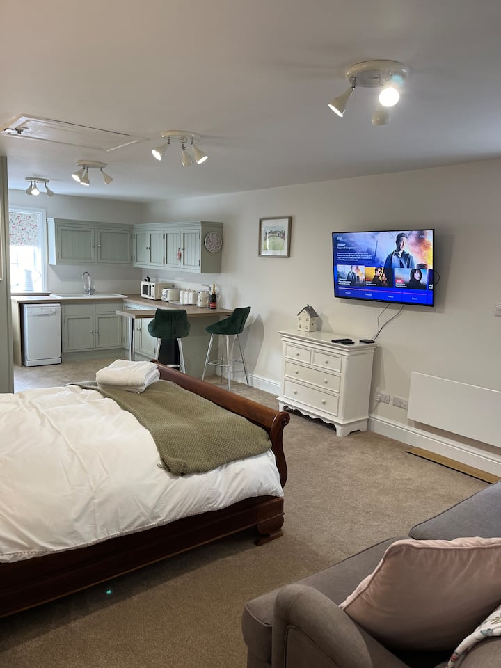 The Old Coach House -
Cosy Studio Apartment - York
