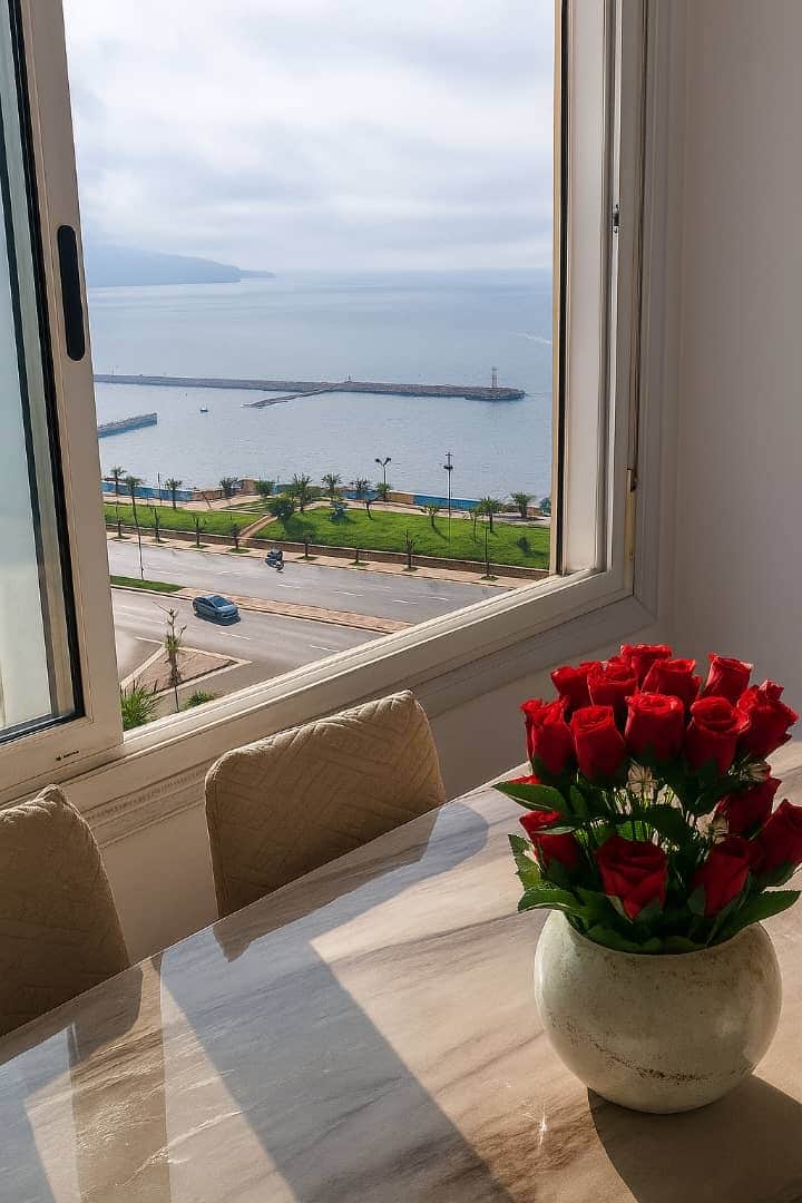 Magnifique F3 Avec Vue Sur Le Front De Mer - Oran