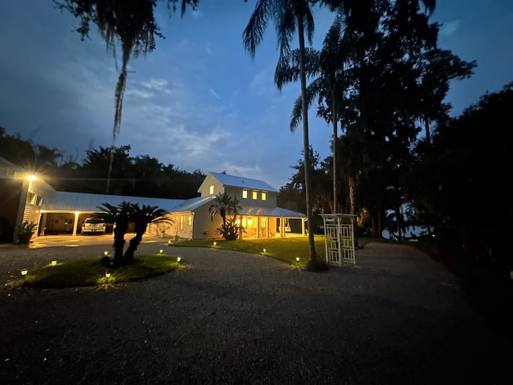 Mount Dora Lake Retreat - Quiet And Accessible - Mount Dora, FL