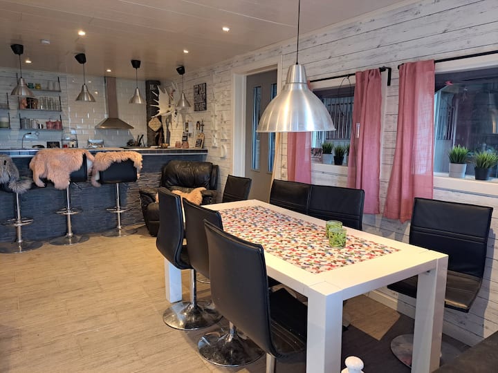 Bo På Lantgård 
Stuga: Renen - Lycksele
