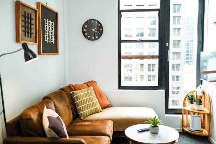 Top Floor - Central Location - Parking - City View - Wellington