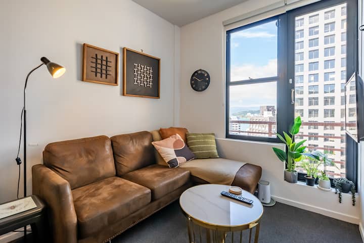 Top Floor - Free Parking - Great Location - View - Wellington