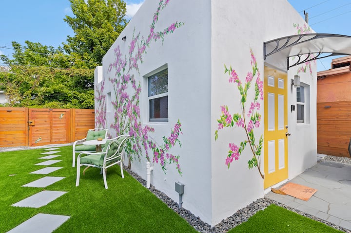 Calming Casarita Cottage Near(shops,cruise,air) - Miami