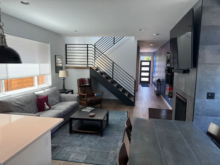 Contemporary, Sleeps 5, Hot Tub. - University Park - Portland