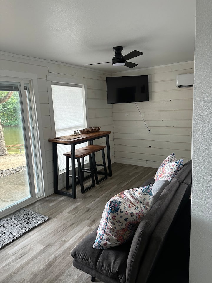 Hideaway On The Lake! Pet Friendly - Sunrise Beach, MO