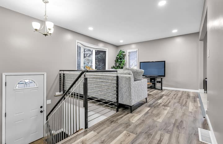 Close To Casino, Funplex & Blocks
From Inter. I-80 - 벨레뷰