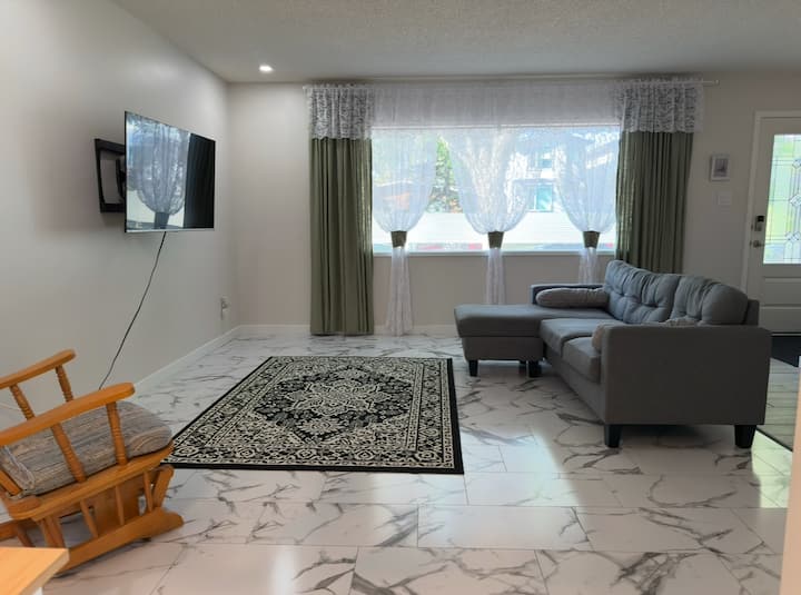Central Stay Near Park, Downtown & Lrt - Edmonton
