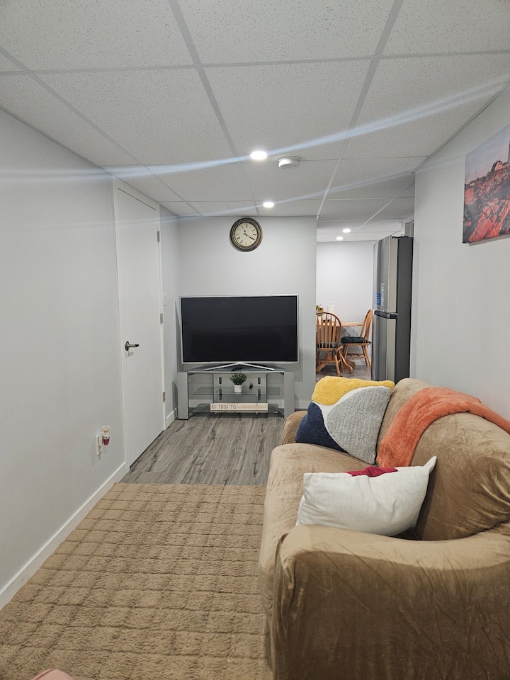 2-bedroom Basement Suite, Fully Furnished - Winnipeg