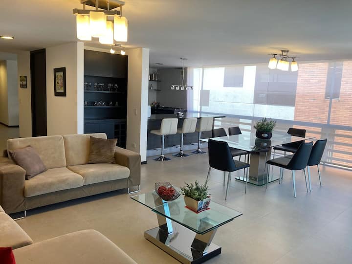 Lujoso Departamento Con Generador Y Hermosa Vista - Quito