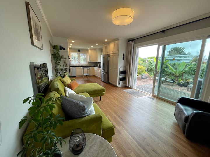 Modern Farmhouse Close To Beach/town. - Half Moon Bay, CA