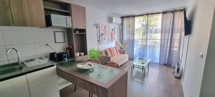Cozy 2br/2ba Near Metro & Sights - Santiago (Chile)