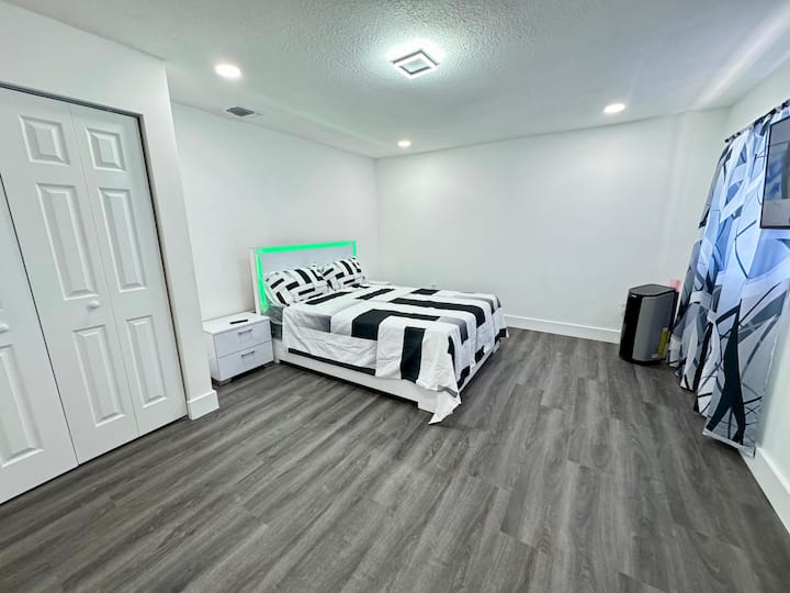 Guest House In The Miami Airport Area- Airbnb # 3 - Miami